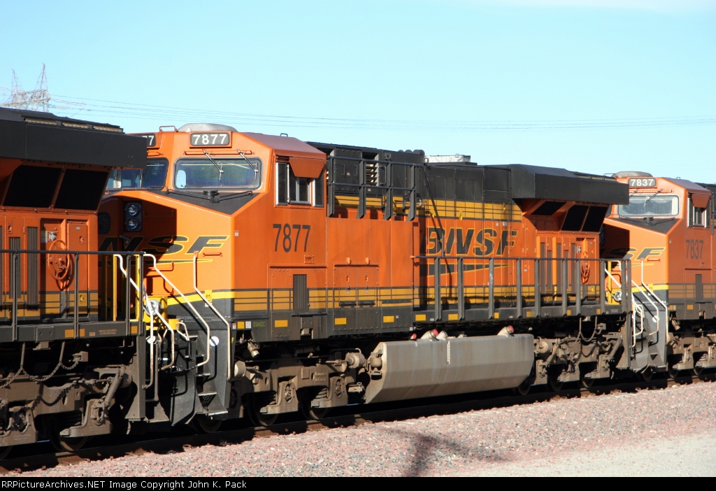 BNSF 7877
